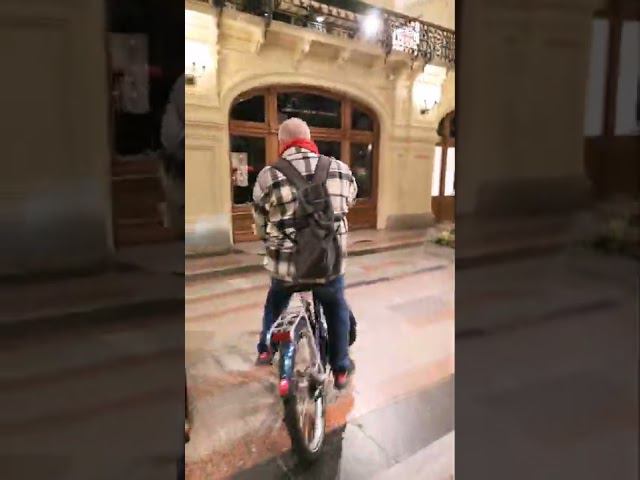 Лучшее место для катания на велике? ГУМ!