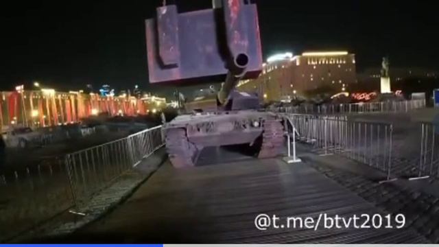 Опустили дуло западу. Приятно смотреть