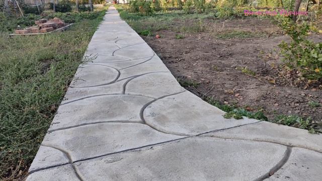 Крашу, бетонную дорожку