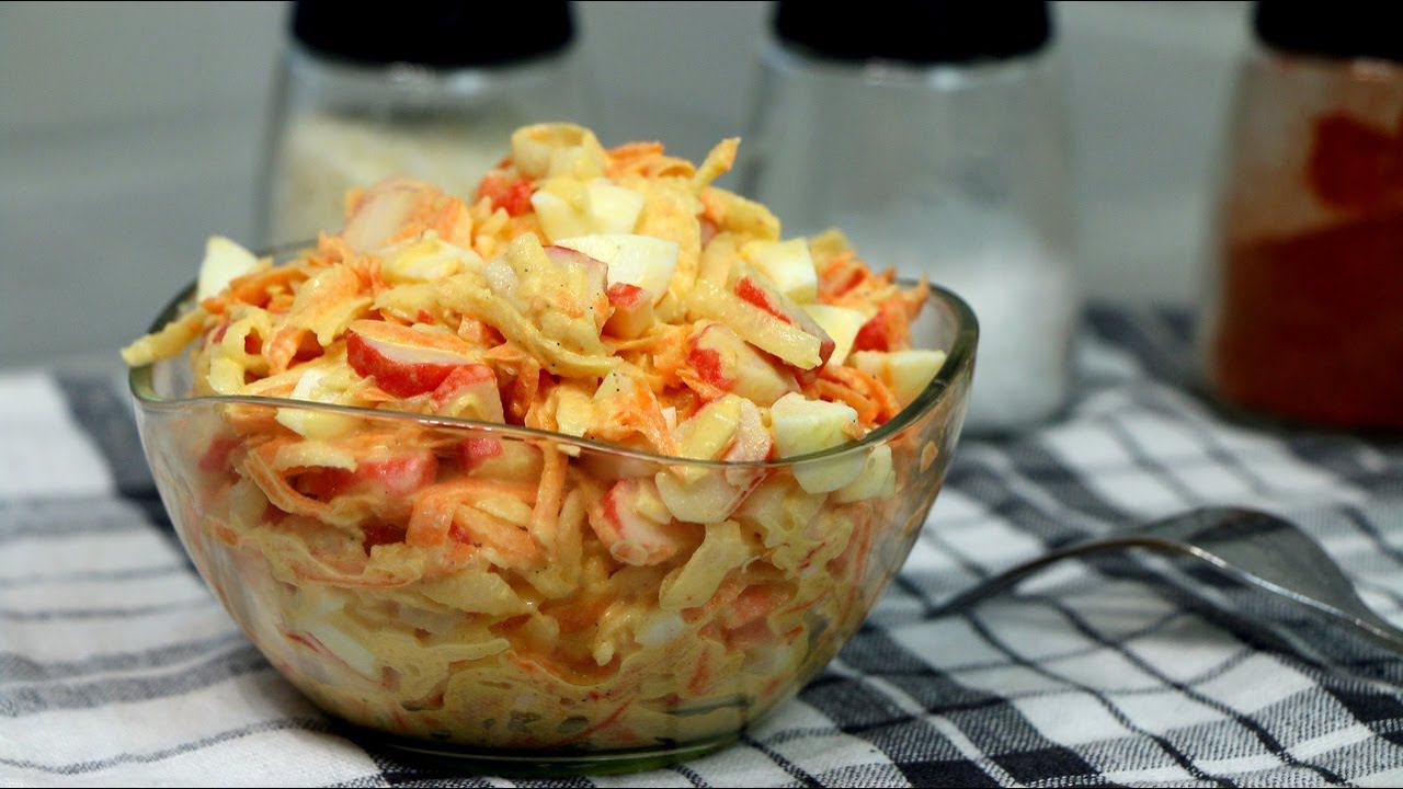 Салат с редькой и крабовыми палочками