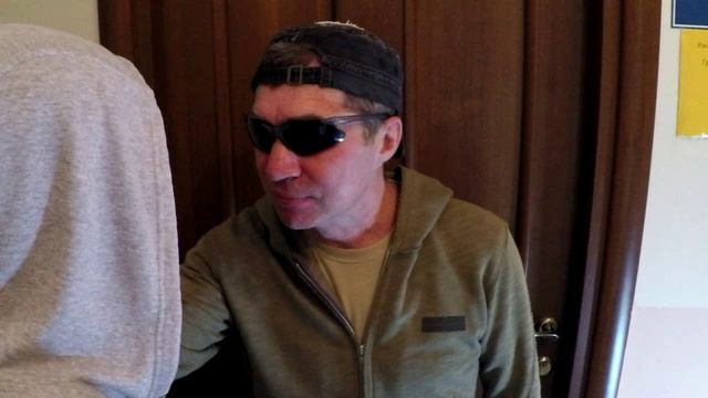 Папаша,закурить не найдется?