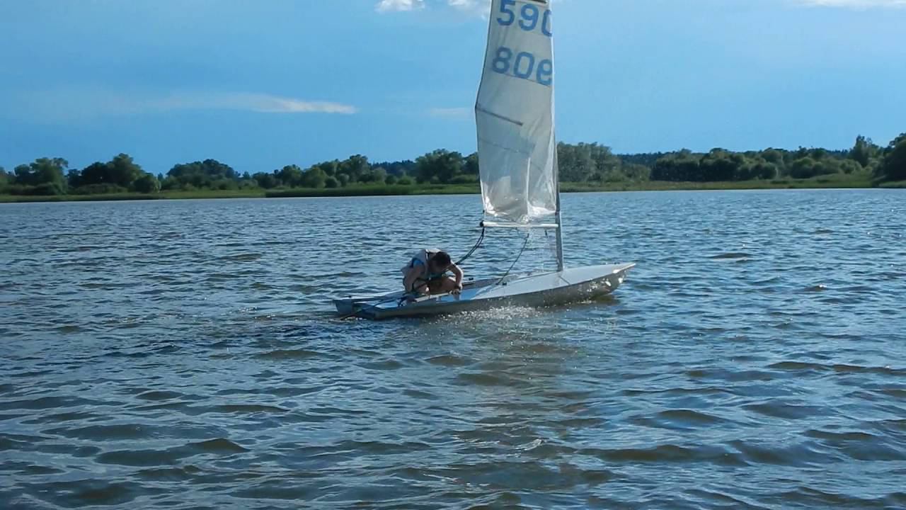 Ира кладёт и ставит Луч... в юбке.
