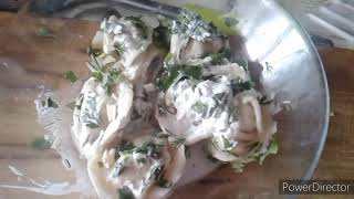 Пельмени с ароматным соусом.