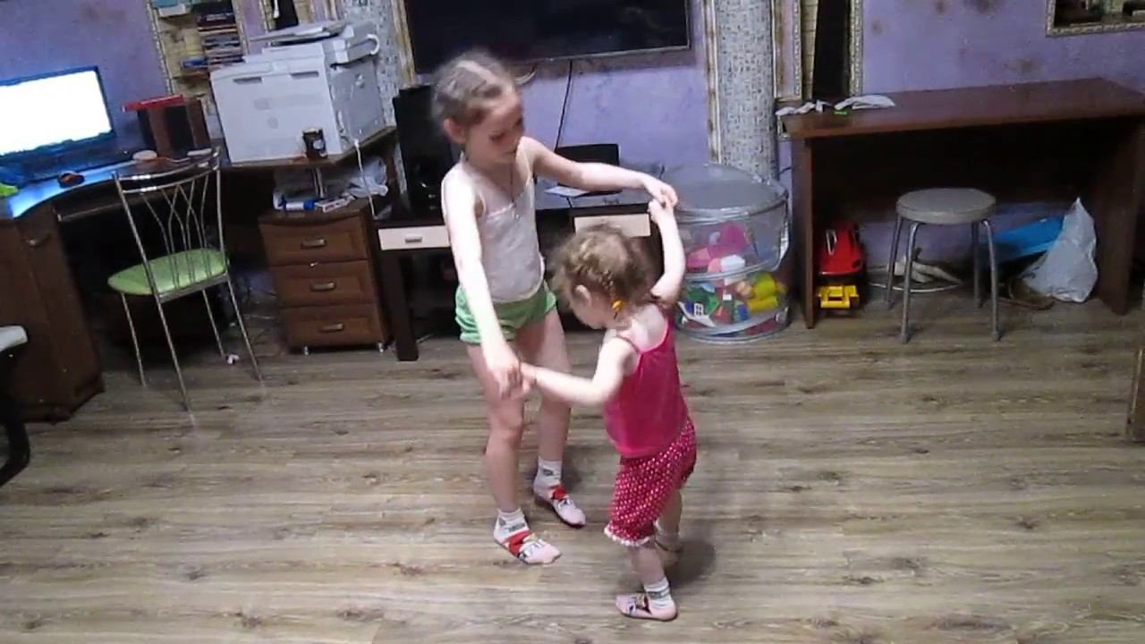 ❤Девочке 2 года- зажигает в танце! Улыбнитесь. С праздником детей)❤