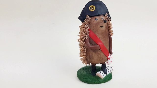 Фигурка Ежик в тумане Наполеон Шутливая подарочная статуэтка под заказ из полимерной глины AnneAlArt