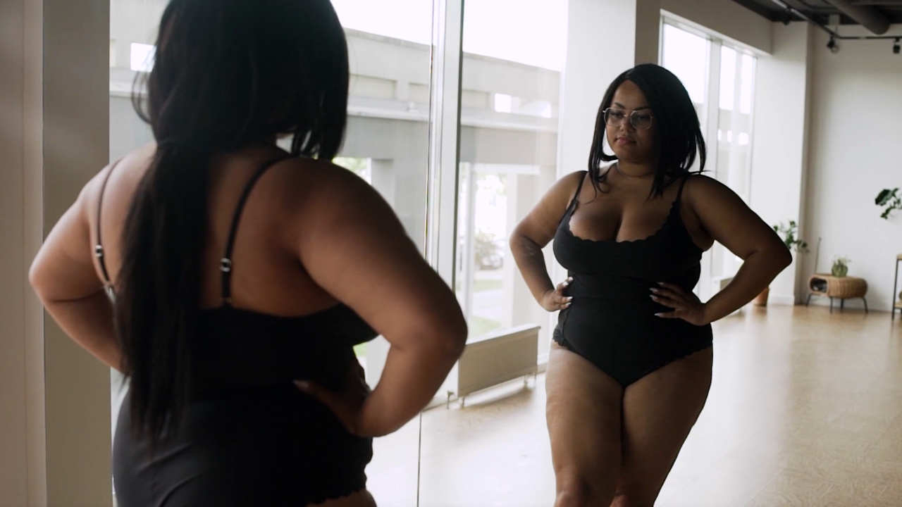 Модель PLUS-SIZE в Черном Боди!.mp4