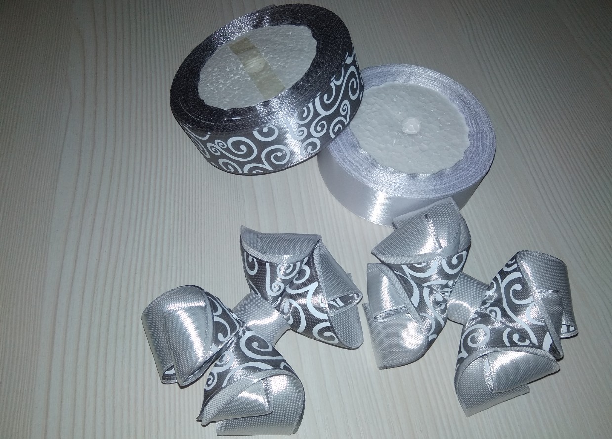 Серебристые #бантики #канзаши из лент 2,5 см