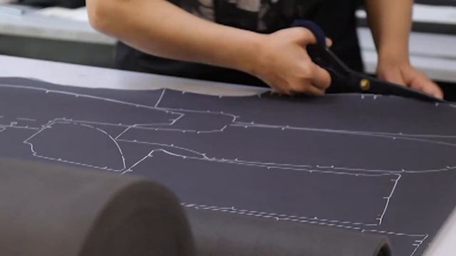 Процесс перетяжки сидений для Toyota Land Cruiser 300