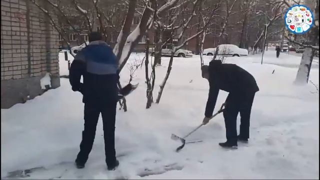 Уборка снега - зимний вид спорта.