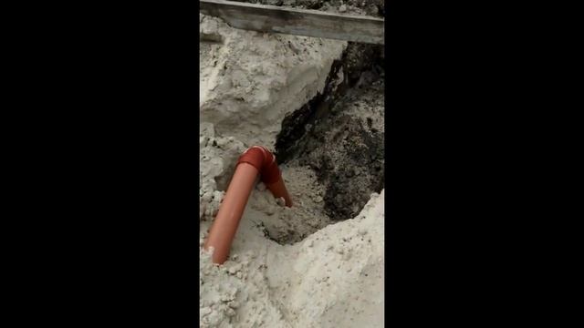Укладка трубы под фундамент#Shorts