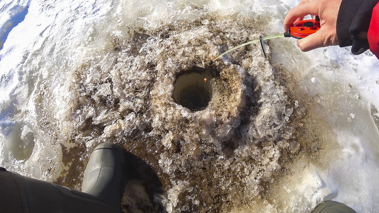 ДАЖЕ в Центре Города можно ПОЙМАТЬ на ДУРЬЮ УДОЧКУ! Рыбалка в марте