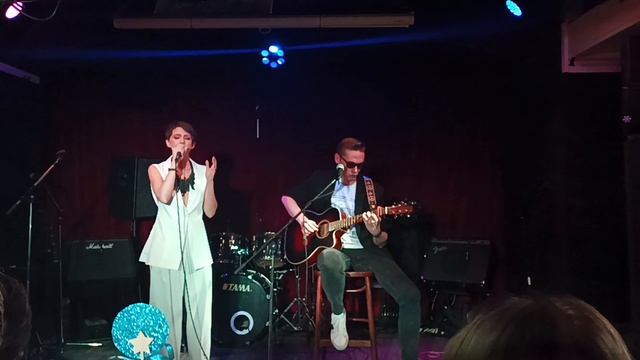 Выступление гр. "Дуэт Ю" в баре  "Алиби" 
Москва, 2023-04-16 
https://vk.com/duet_you