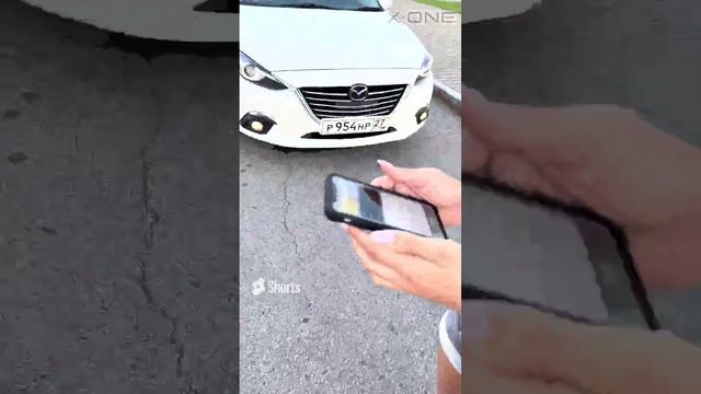 Вот что произойдет если не смотреть по сторонам _ пешеход _ девушка _ айфон _ iphone _ машина _ дтп