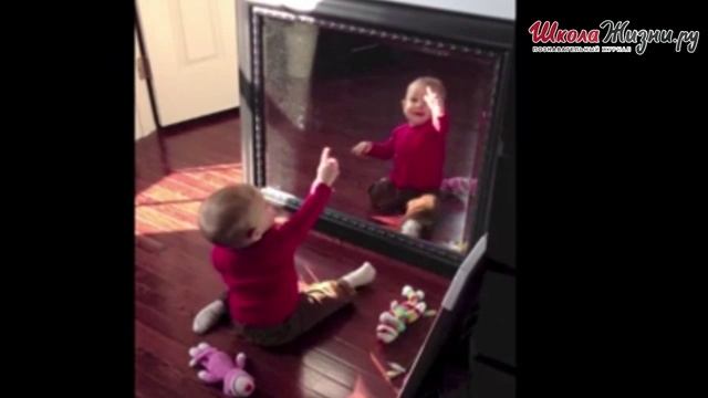 Нужно ли зеркало в детской комнате?