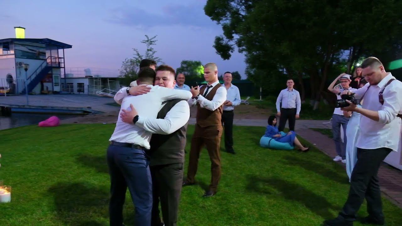 Свадьба. Необычный розыгрыш подвязки (бутоньерки)