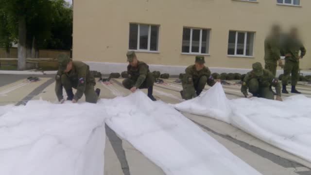 Этапы прыжка с парашютом в ВДВ. От укладки до п