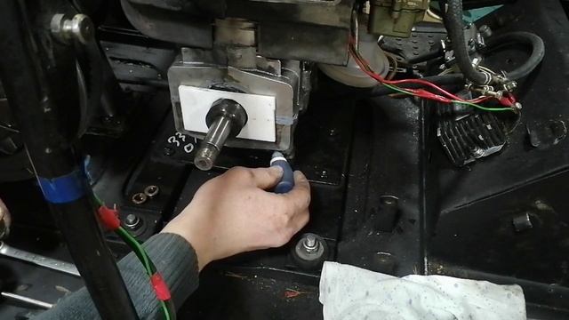 Снегоход буран. Стопр сальника коленвала со стороны вариатора,меняю вариатор Сафари на Арктик