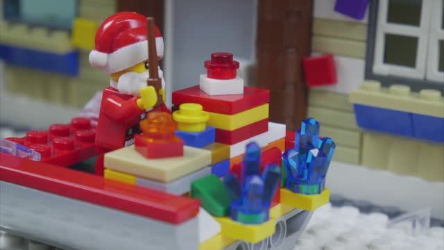 John saves the New Year.mp4