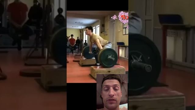 Подъем штанги за спиной с проходом под ногами #short