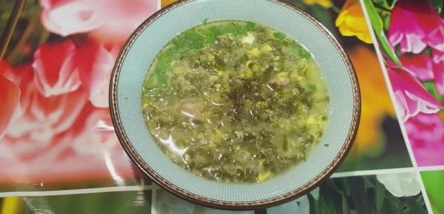 Щавелевый суп с тушенкой