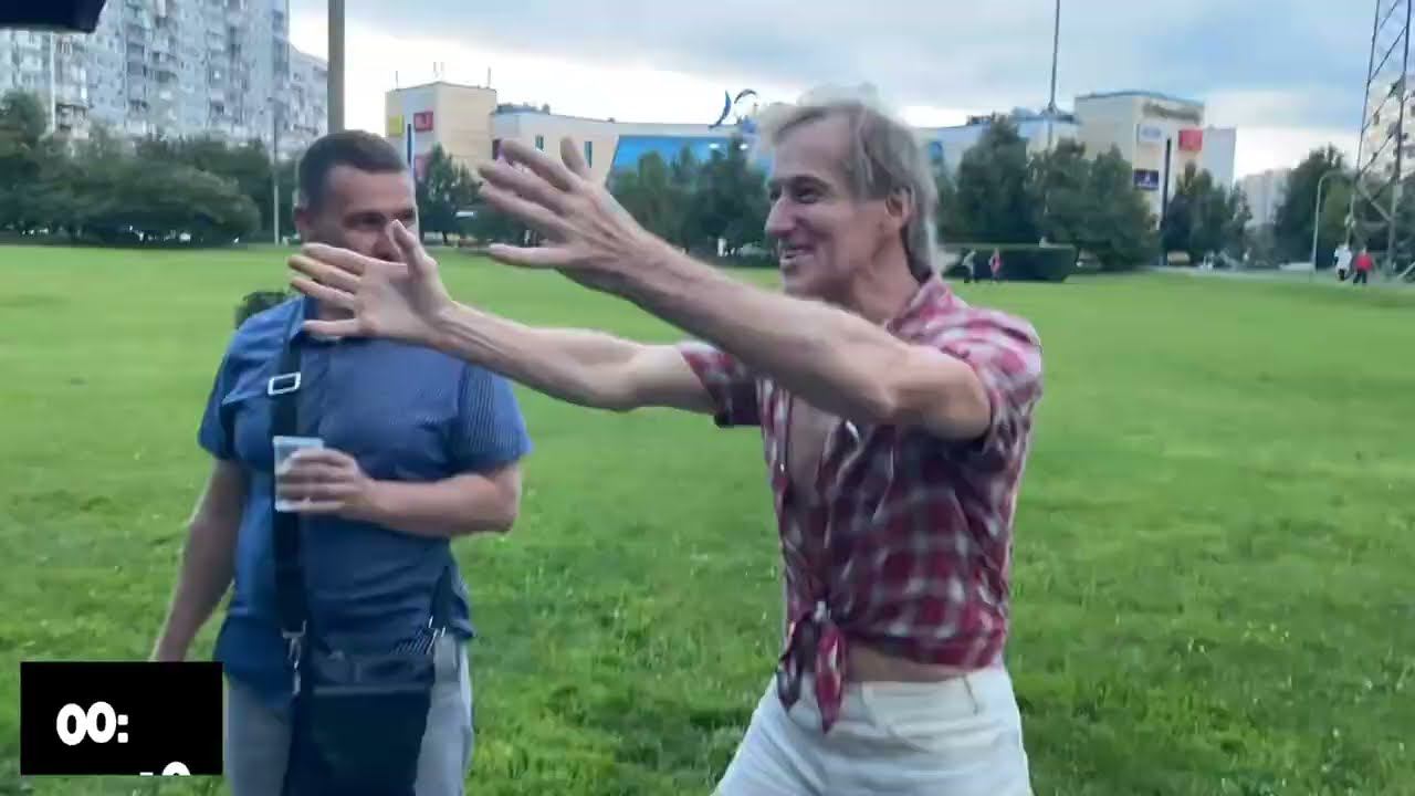 Миша готовит шашлык за одну минуту