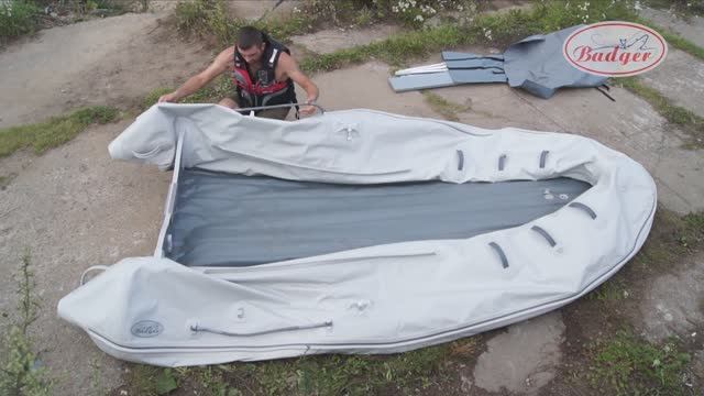 Надувная лодка Badger AirLine с НДНД: упаковка в сумку для транспортировки