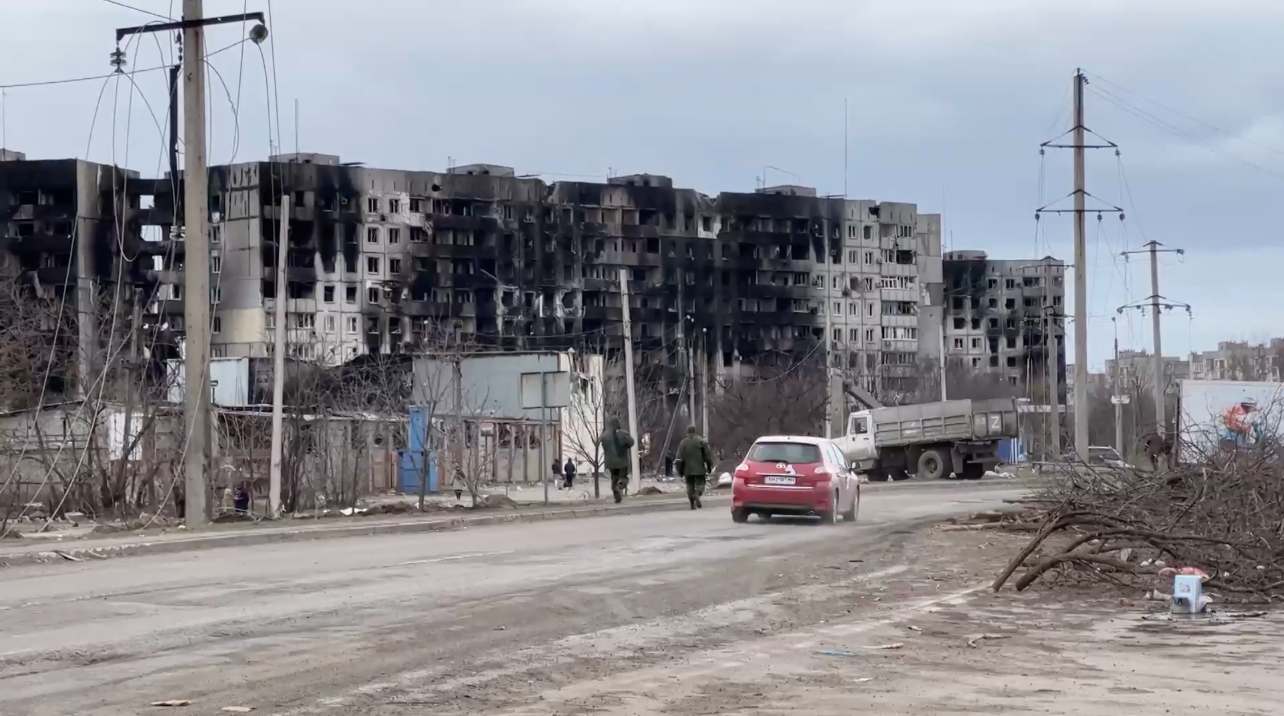 "Город-призрак" - жители Мариуполя о разрушениях