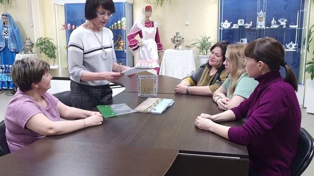 С благодарностью, Валерию Климентьевичу Горбенко от коллектива  ханымейского музея.mp4