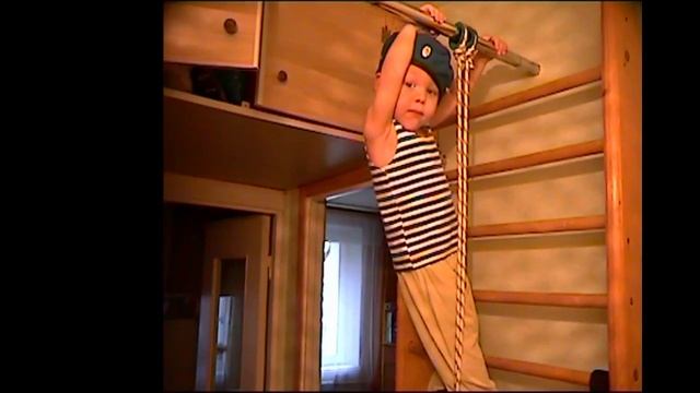 Подготовка юного десантника.