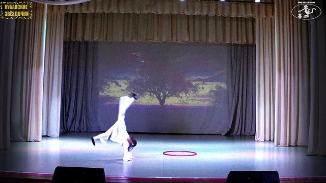 17. "Цирковой дивертисмент" игра с хула-хупами "Пьеро"