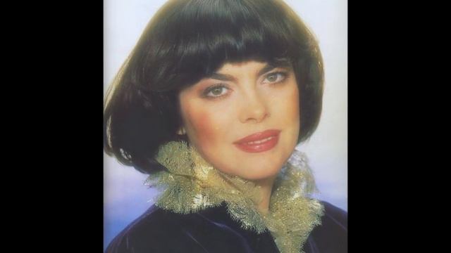 Mireille Mathieu - Elle Pense à Lui