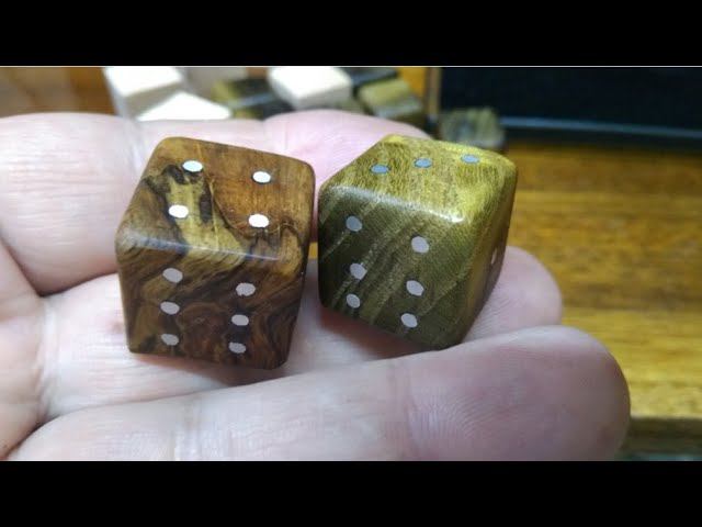 Кубики деревянные из корневища дуба и шелковицы  С инкрустацией металлом
