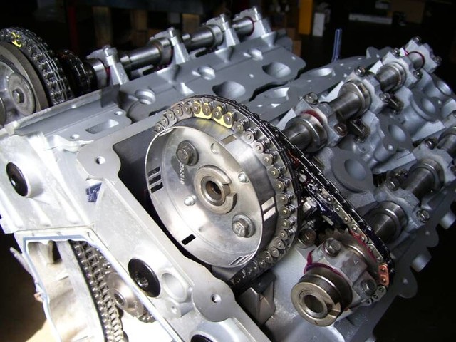 Сборка ГБЦ. Установка распределительных валов двигателя Крайслер, Додж 2.7. EER. Гидрокомпенсаторы.