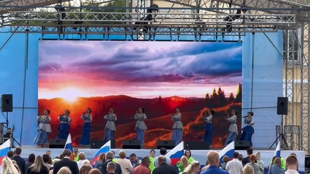 Ансамбль «Раздолье» поздравил Оренбург с Днём Государственного флага Российской Федерации 22.08.202