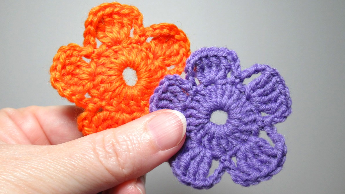 Как связать крючком цветок. Видеоурок для начинающих