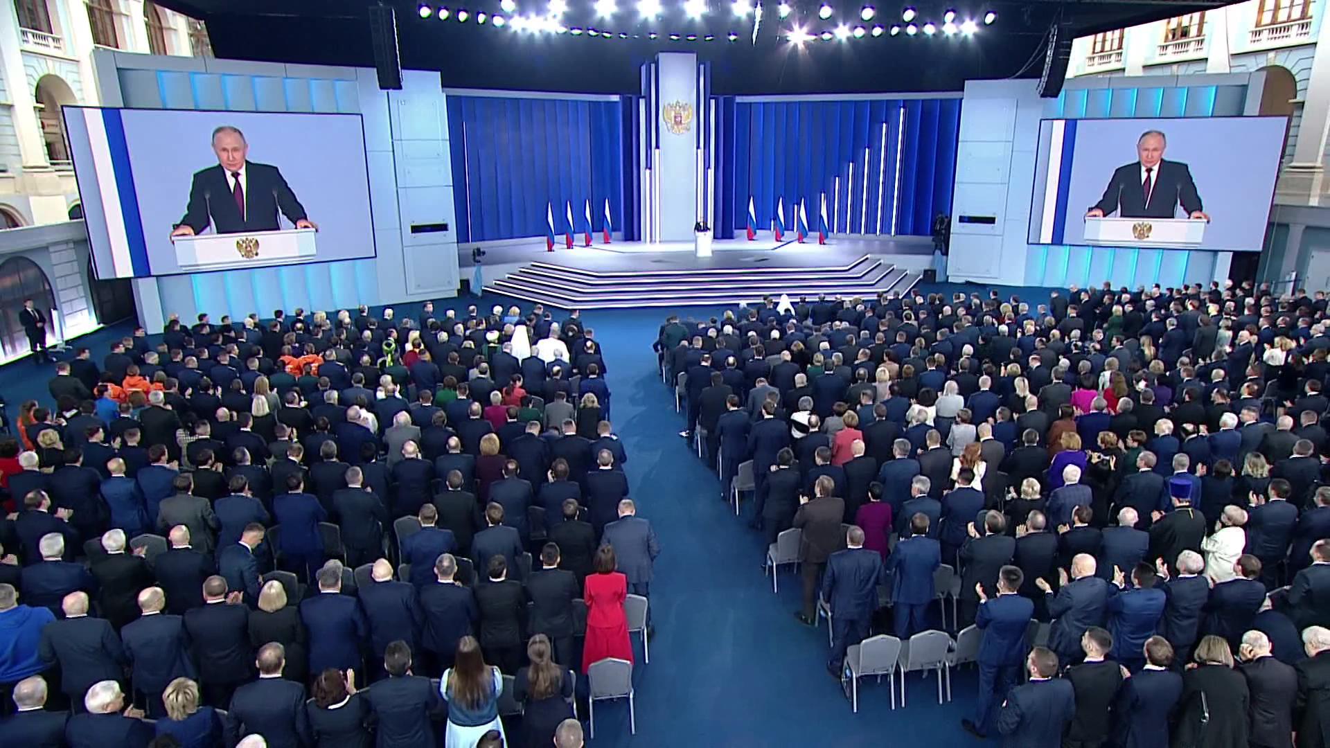 Президент поблагодарил всех, кто помогает фронту - Россия 24