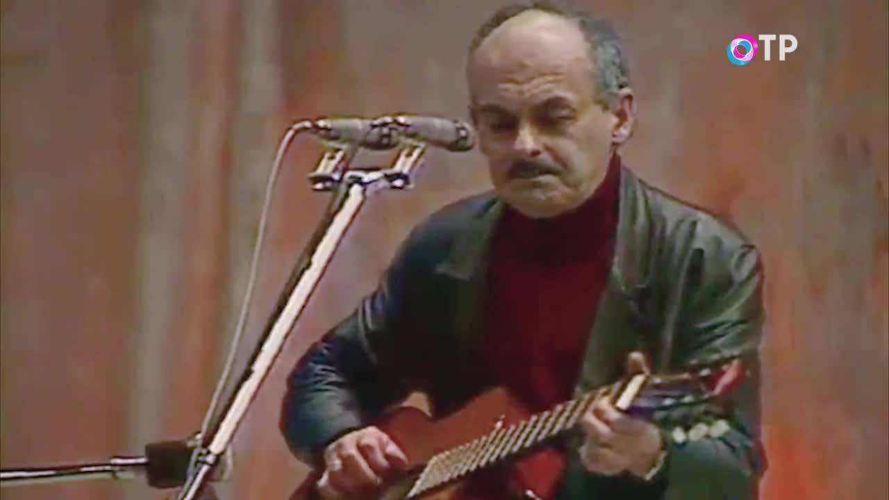 Булат Окуджава, его песни звучали в фильмах «Белое солнце пустыни», «Белорусский вокзал»