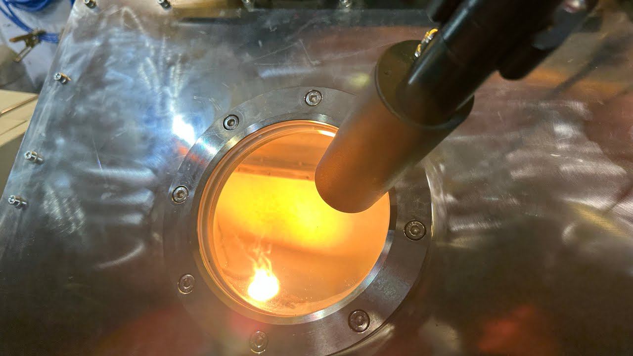 Плавка титана в инертном боксе , 1800 градусов