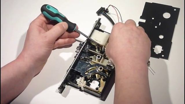 Электронный замок Z-7_Демонстрация смены направления механической части.mp4