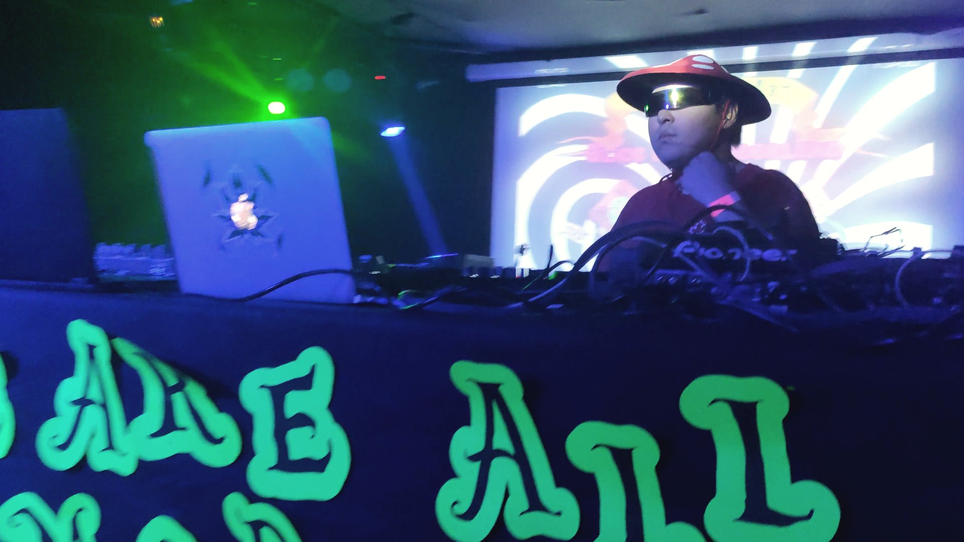 FreakodelicaRt: Alice in Wonderland, part 1, Matan Caspi - "Prophecy», performed by Dj Qazaq