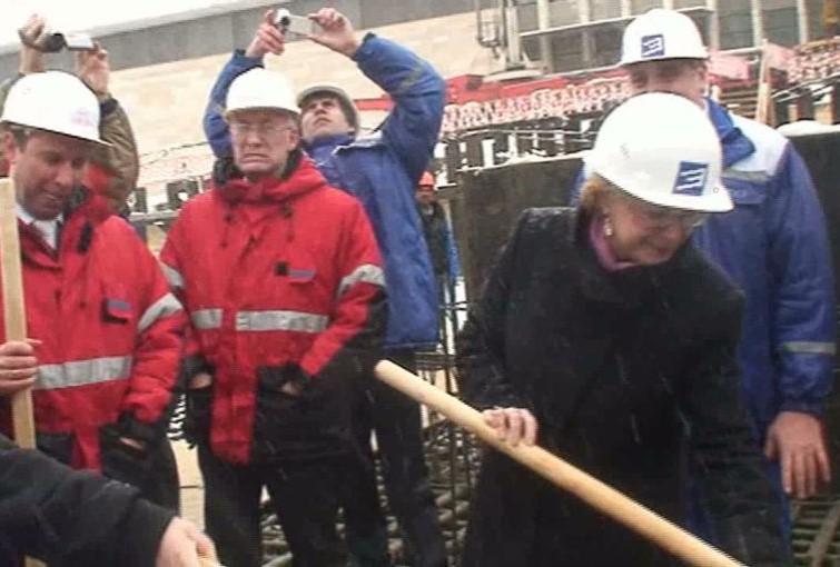 ВЕРОНИКА ИГОРЕВНА СКВОРЦОВА ПРИНИМАЕТ ПЕРВЫЙ БЕТОН НА ЦЕНТРЕ МОЗГА НА УЛИЦЕ ОСТРОВИТЯНОВА В МОСКВЕ