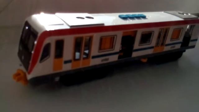 Электровагон метро, 32 см свет, звук, инерция, откр. дверей. Новая. Купить по ссылке под видео.