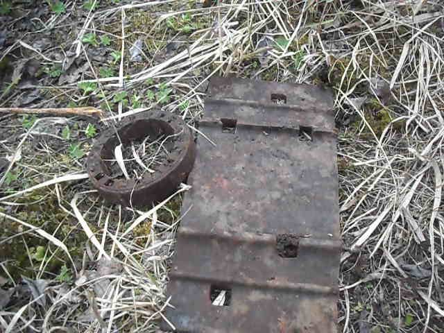 метало коп в разных местах.