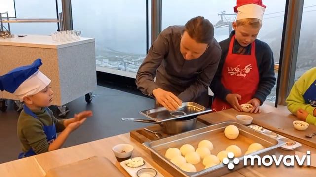 Уникальный панорамный ресторан на вершине горы Айкуайвенчорр в Хибинах горнолыжный «Большой Вудъявр»