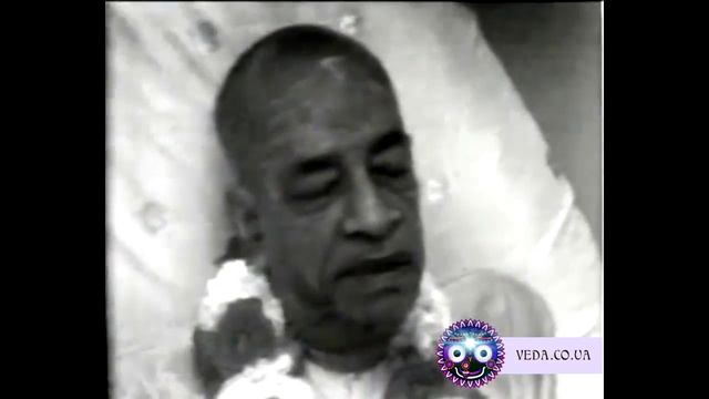 Свободный от привязанности к плодам своего труда, всегда удовлетворенный и ни от чего не зависящий,