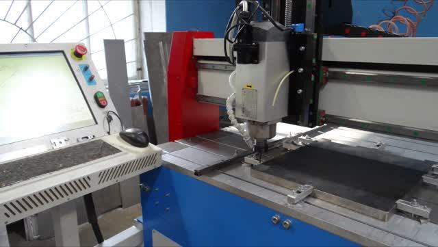 Сверление на фрезерном станке с ЧПУ TRACE-MAGIC ТМ06 1209 в стали отверстий ф 4,2 мм