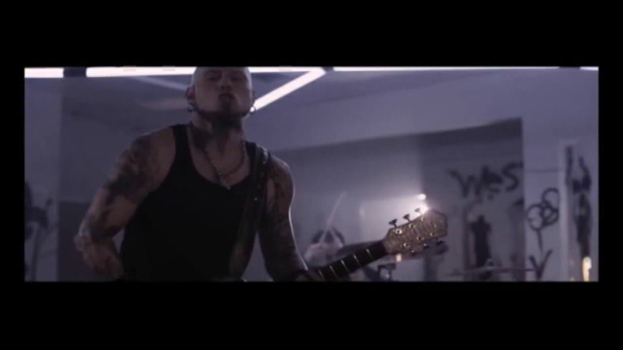 Battlefield 2 (Drowning pool - One Finger and a Fist)
