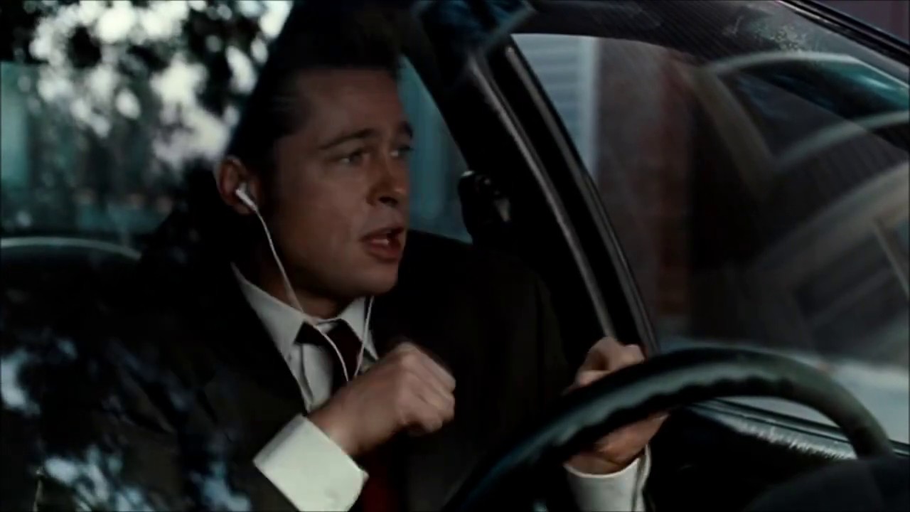 Брэд Питт танцует в машине под Ты заставлял меня сосать