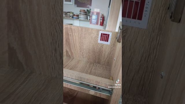 Мебель Ядвига. Маникюрный стол МС3-3 на роликах