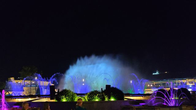 Плюшевый фонтан в Дербенте. Конь.